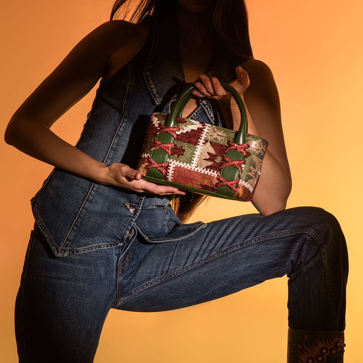 Small Kriss Native Carpet Wedge Tote – Omni's